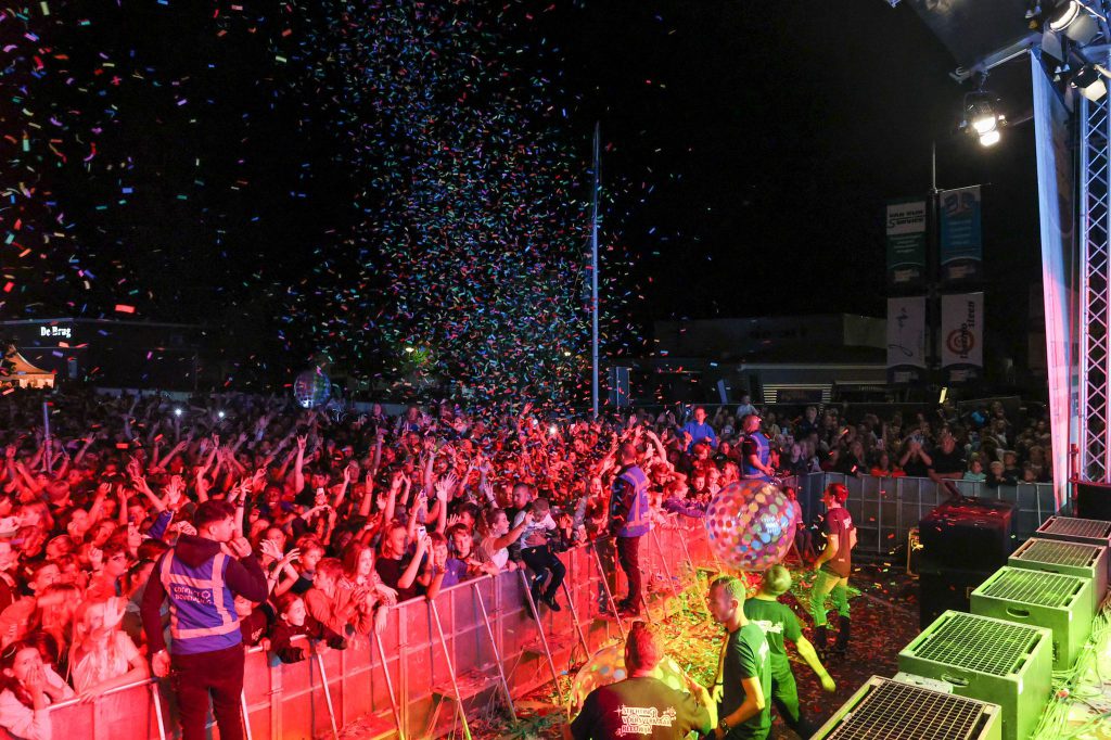 Mart Hoogkamer laat heel Reeuwijk 'zwemmen' - Rebonieuws.nl